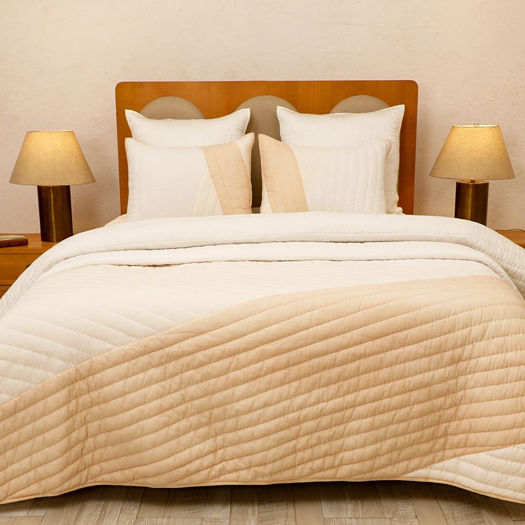 Jester Off-White Quilt - IKIRU