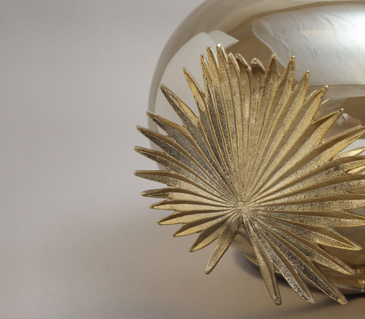 Precious Palm Flower Vase — IKIRU