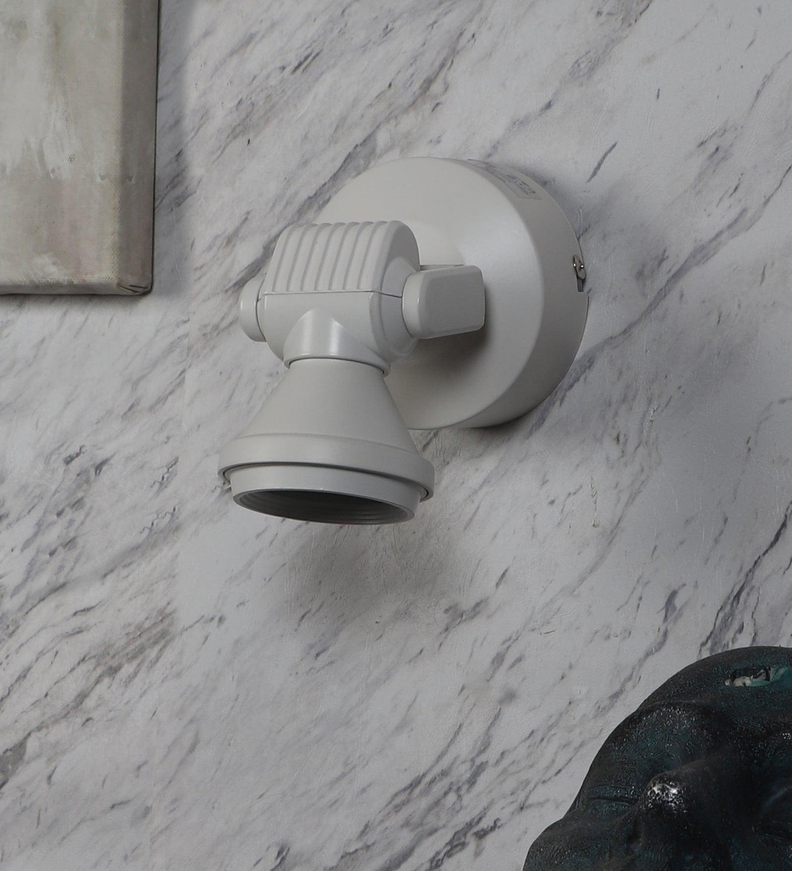 Minimal White Metallic Wall Light Lamp For Home & Office Decor - IKIRU
